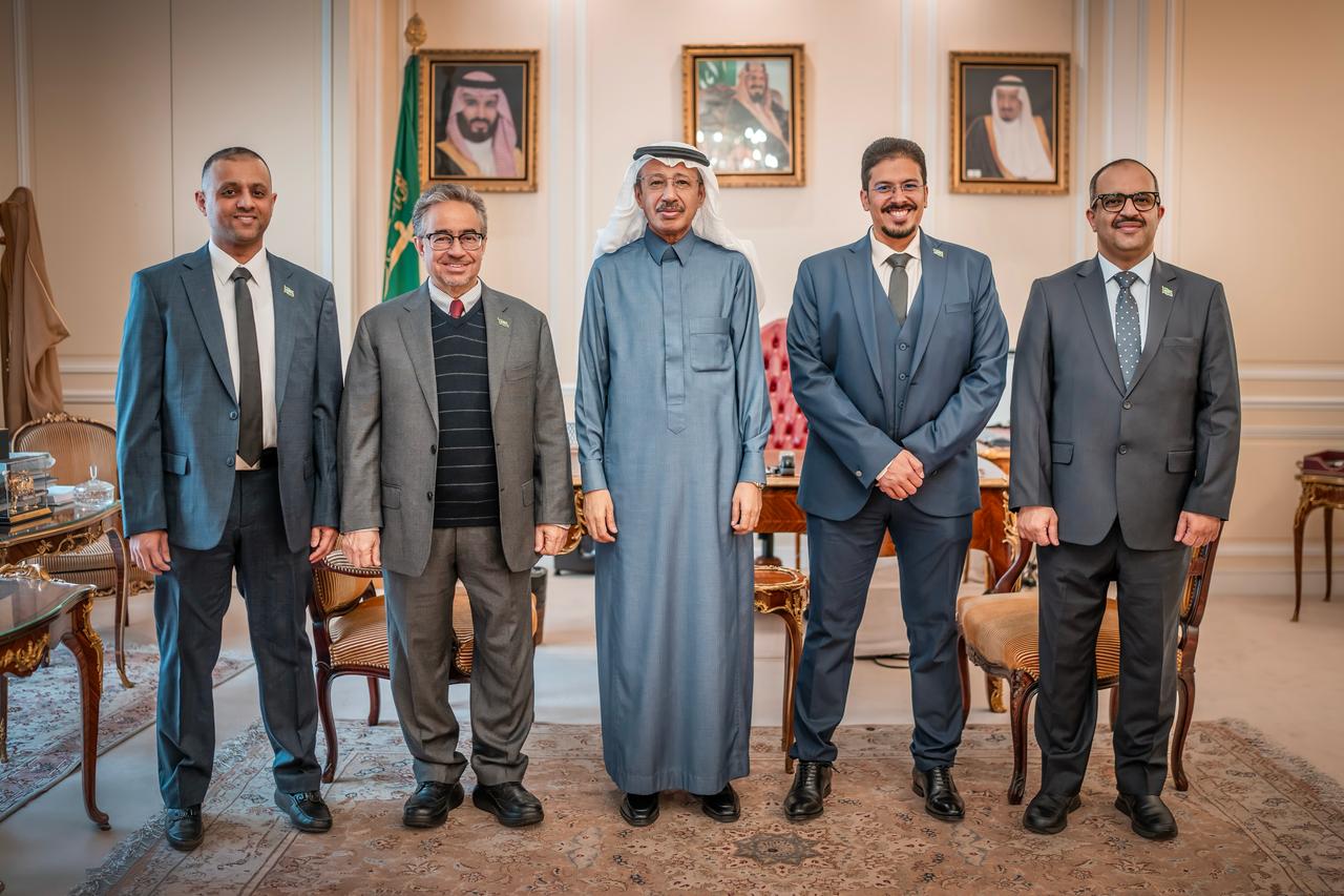 وفد المركز يزور السفارة السعودية في فرنسا ويبحث جهود انضمام مواقع ...